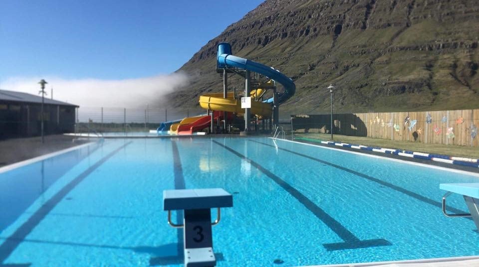 Töf á opnun sundlaugar á Eskifirði | Eskifjarðarskóli